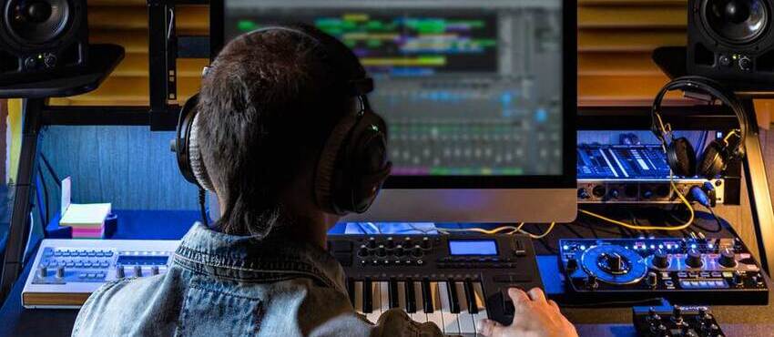 Wie Sie Ihren eigenen Song machen und Ihre eigene Musik produzieren Wie Sie Ihren eigenen Song machen und Ihre eigene Musik produzieren